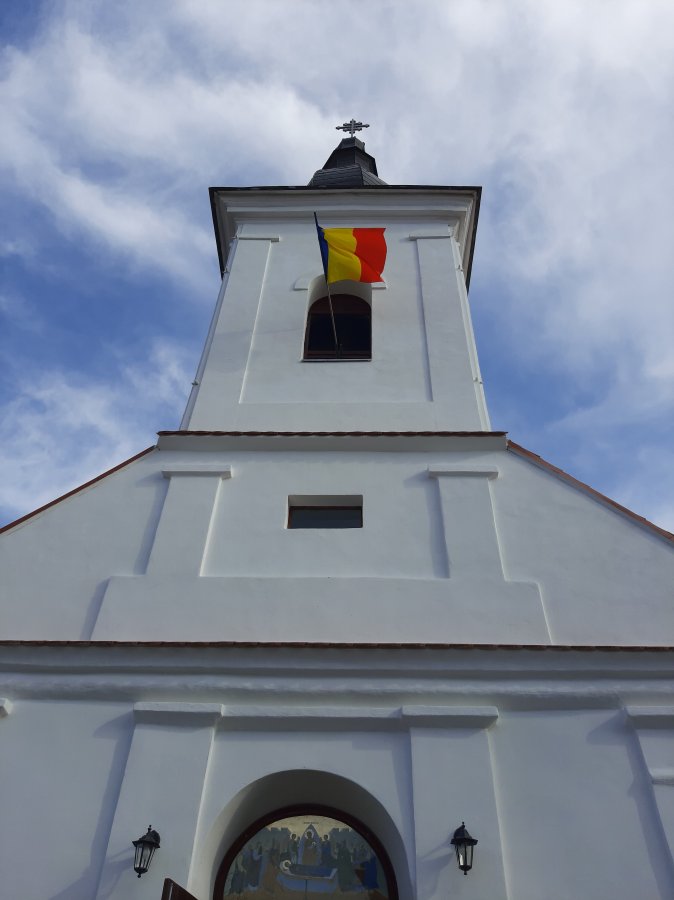 Biserica Ortodoxă din Mărtănuș a fost resfințită, duminică, cu ocazia ...